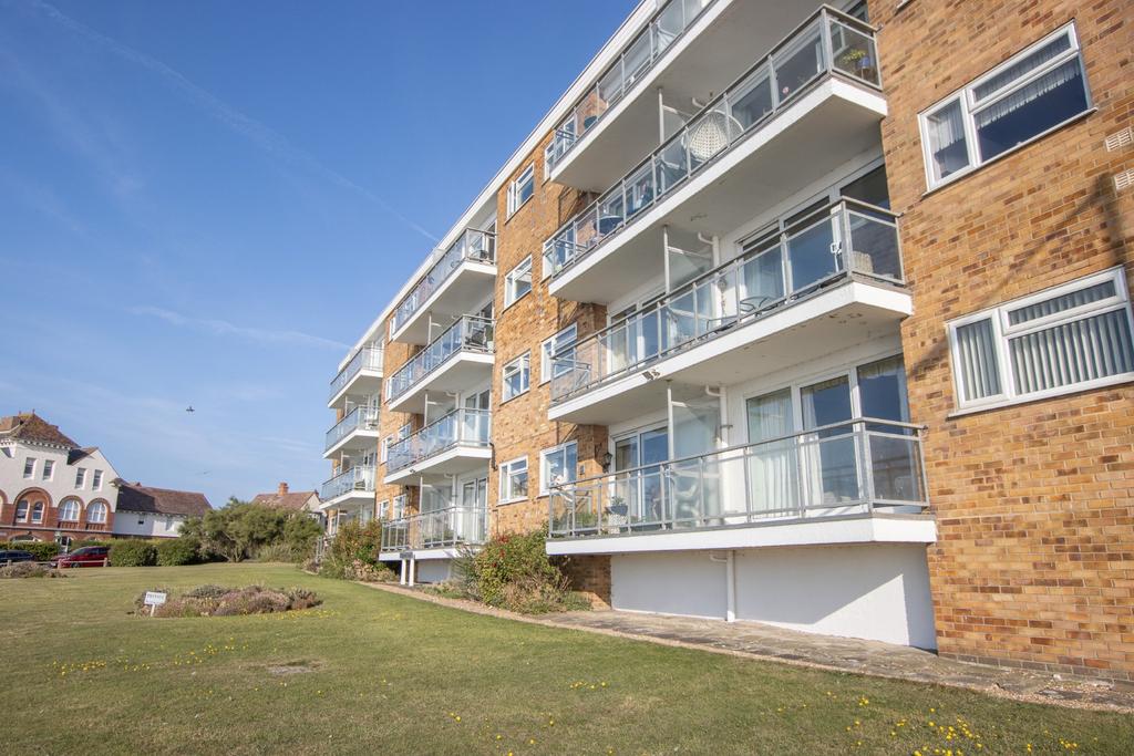 Clarence Court, Hunstanton 2 bed flat for sale - £220,000