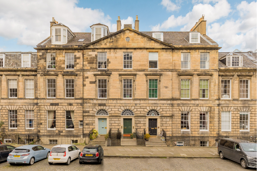Broughton Place, Edinburgh EH1 3 bed flat - £575,000