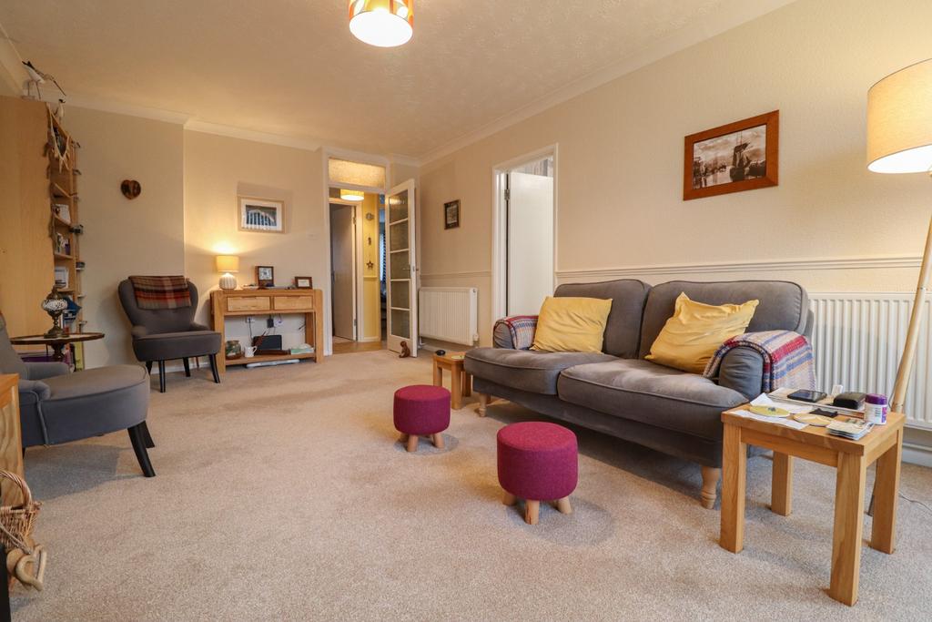 Buckingham Court, Hunstanton... 2 bed apartment - £180,000
