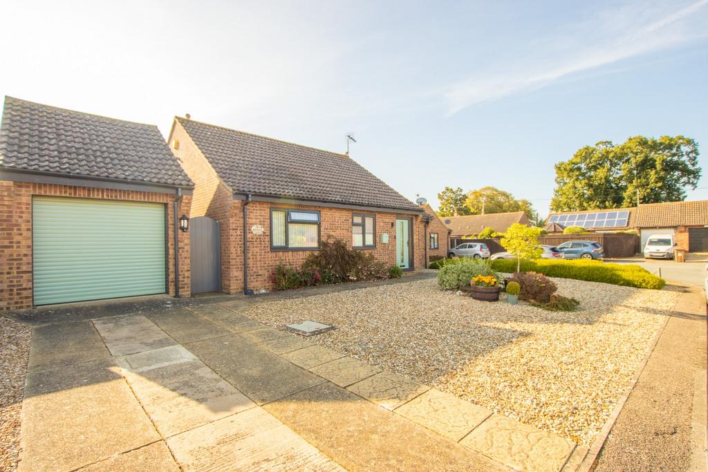 Gidney Drive, Heacham 3 bed detached bungalow for sale - £390,000
