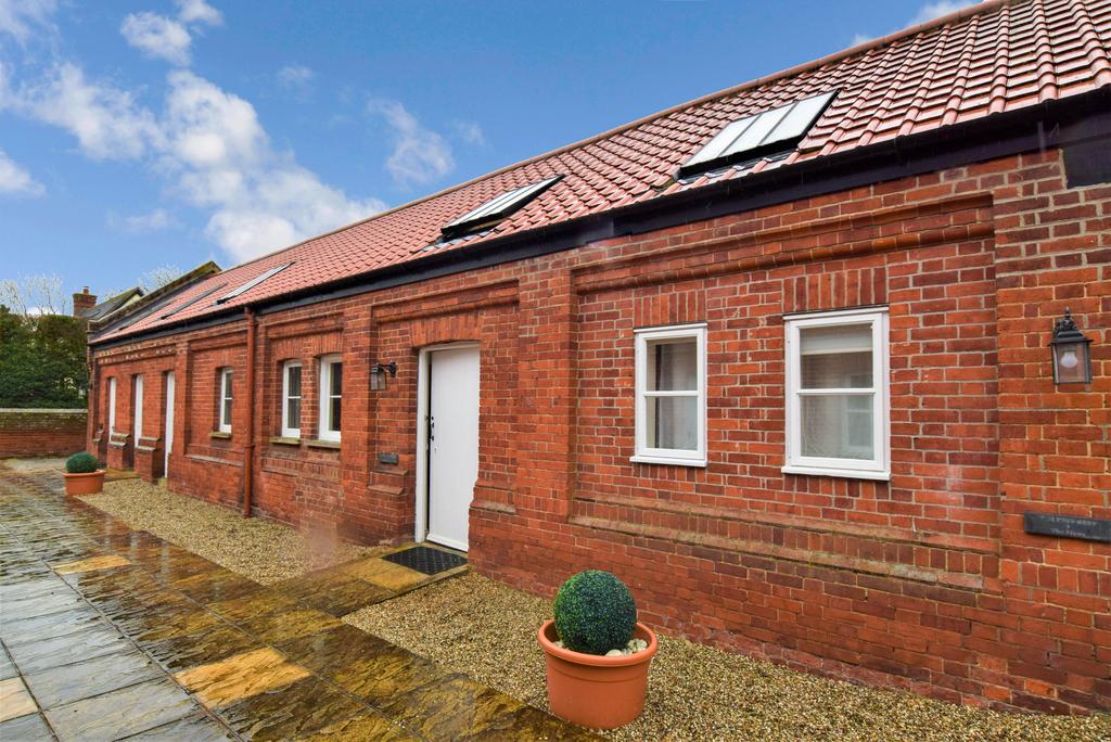 The Mews, Saling Grove, Great Saling... 1 bed apartment - £895 pcm (£ ...
