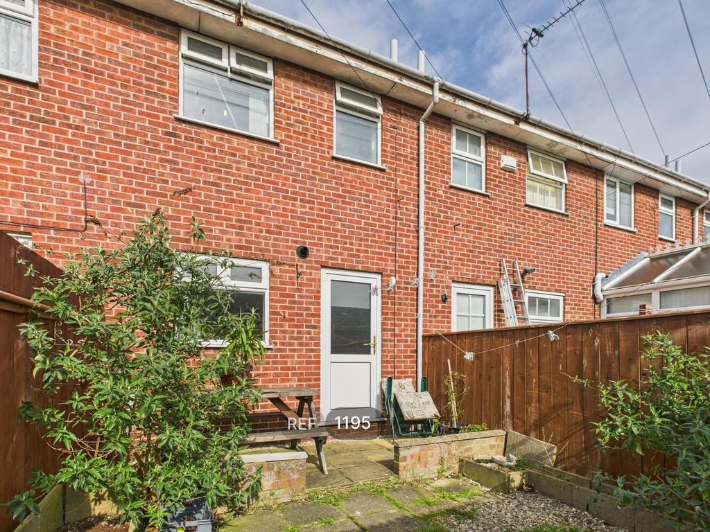 125 Stanbury Road, HU6 7BX 2 bed terraced house - £625 pcm (£144 pw)
