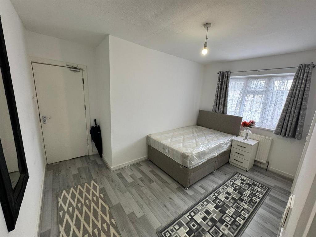 Merlin Crescent, Edgware, London 1 bed in a house share - £700 pcm (£ ...