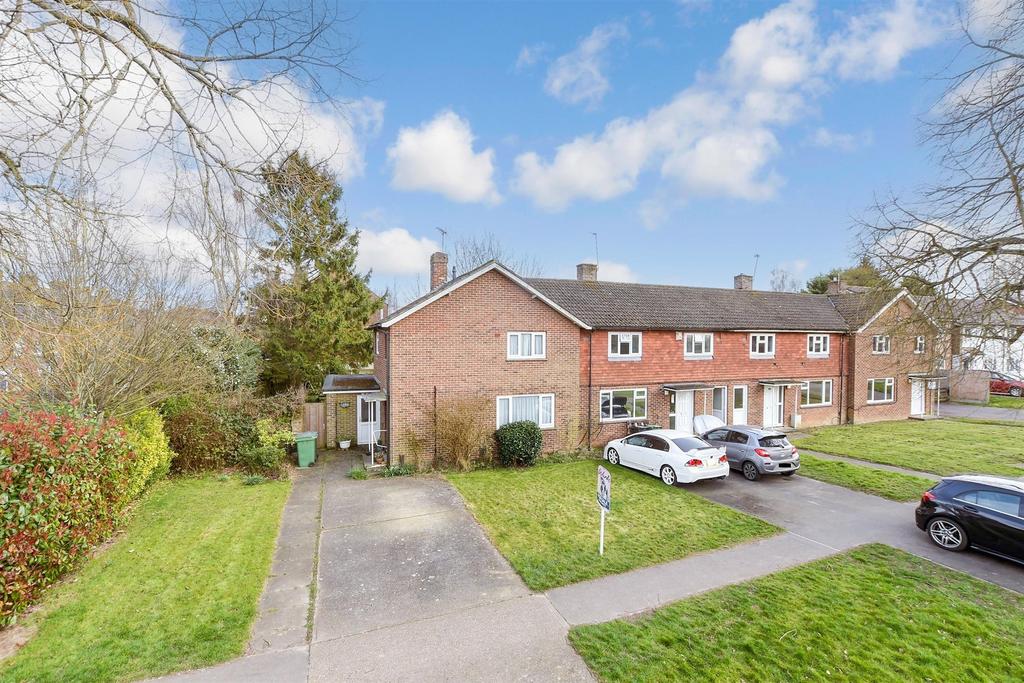 Queen Elizabeth Square, Maidstone, Kent 3 bed end of terrace house - £ ...