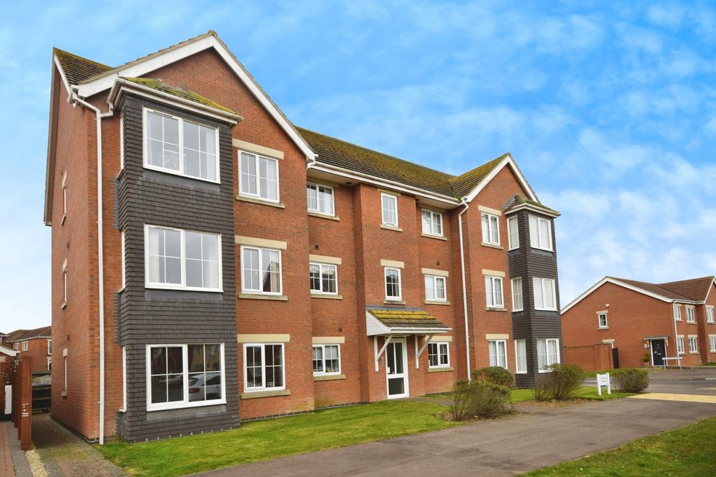 Cranwell House, Skegness PE25 2 bed flat - £120,000