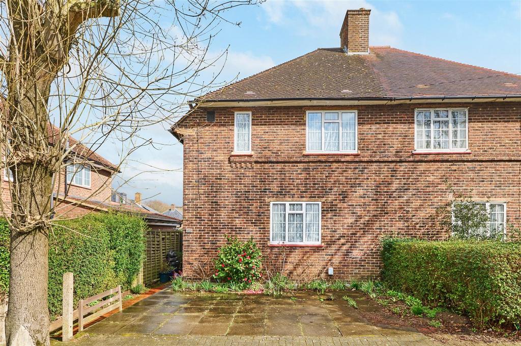 Dover House Road, Putney, SW15 3 bed semi-detached house - £620,000