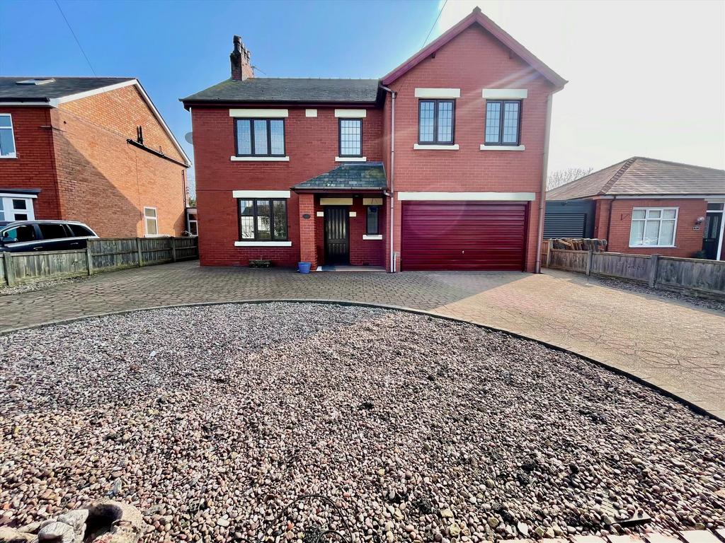 Chain House Lane, Preston PR4 5 bed detached house to rent - £2,100 pcm ...