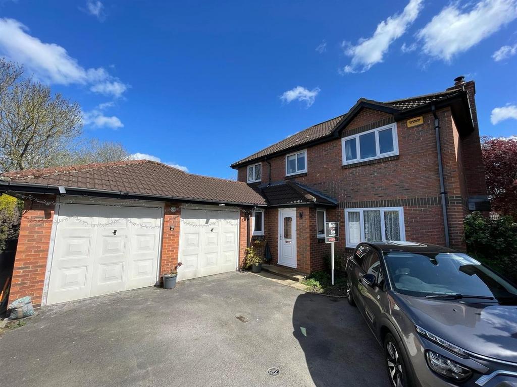 Old Station Gardens, Henstridge... 4 bed detached house - £385,000
