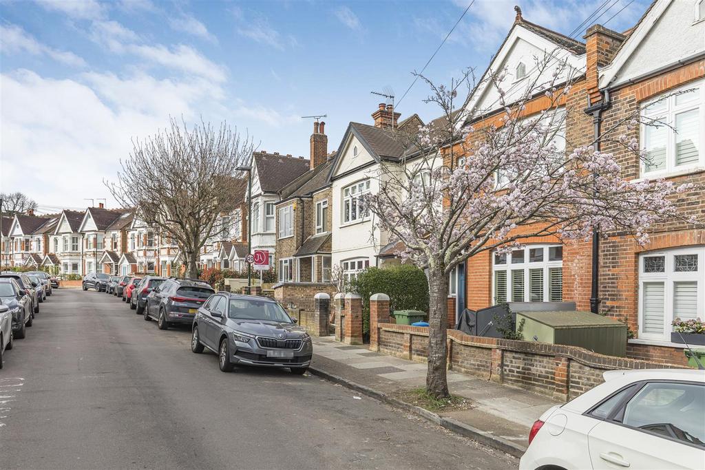 Coval Road, East Sheen, SW14 2 bed flat - £650,000