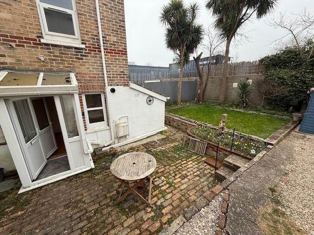 St Clements Road, Bournemouth, BH1 1 bed ground floor flat - £950 pcm ...