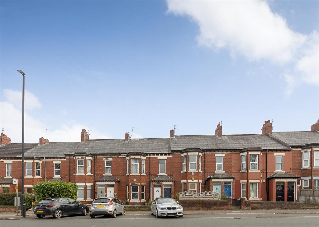 Salters Road, Gosforth, Newcastle... 3 bed flat - £850 pcm (£196 pw)