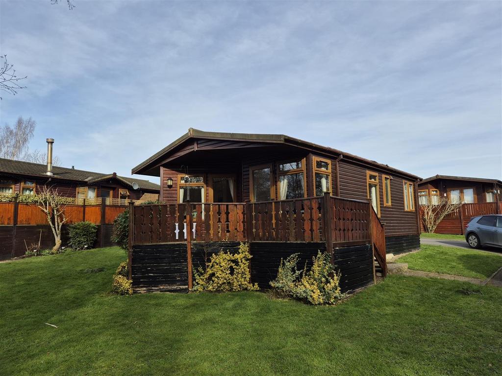 Hopton Heath, Craven Arms 2 bed park home for sale - £35,000