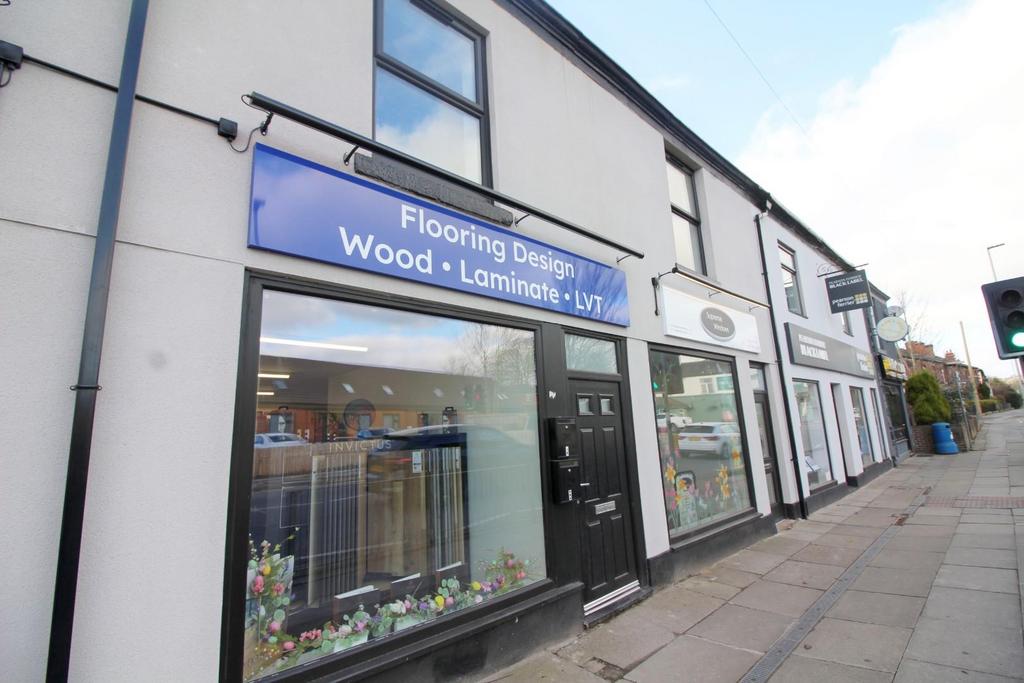 Walmersley Road, Bury BL9 2 bed flat - £850 pcm (£196 pw)
