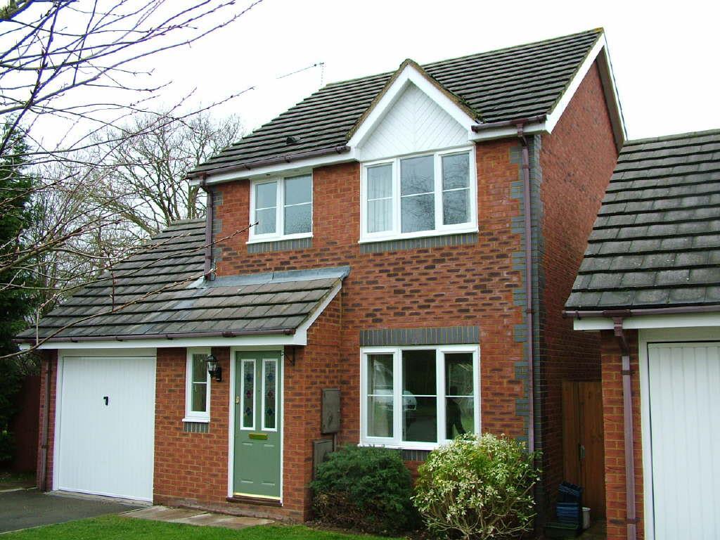 Sherlock Lea, Hook RG27 3 bed detached house - £1,525 pcm (£352 pw)