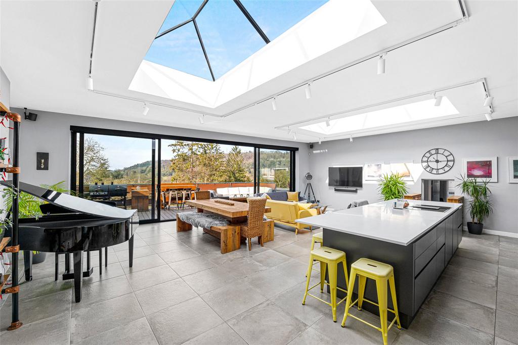 Wray Lane, Reigate, Surrey, RH2 4 bed detached house for sale - £1,750,000