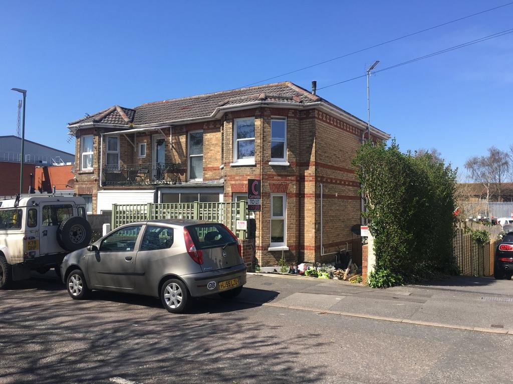 St Clements Road, Bournemouth, BH1 1 bed flat - £875 pcm (£202 pw)