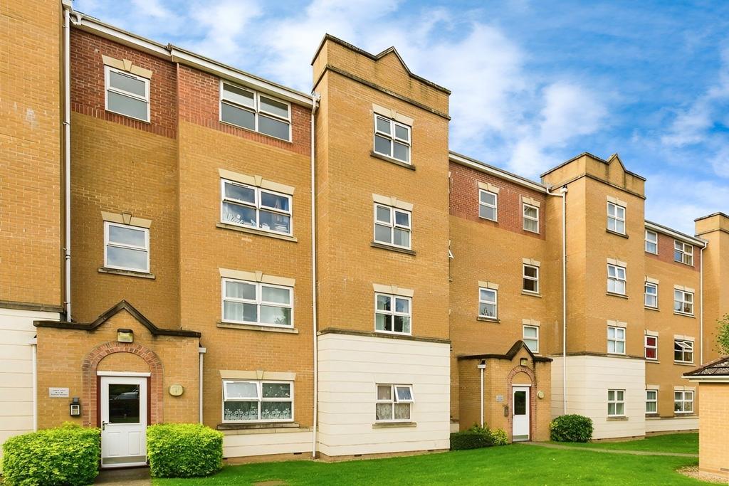 Pickfords Gardens, Slough SL1 2 bed apartment - £1,400 pcm (£323 pw)