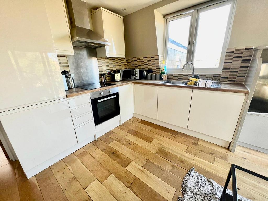 Naylor Road, London SE15 2 bed flat to rent - £1,700 pcm (£392 pw)