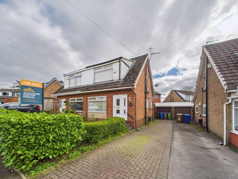 Cherrington Drive, Castleton... 3 bed semi-detached house - £210,000