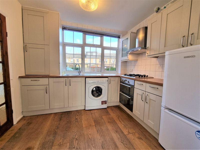Stepney Green, Stepney E1 3 bed maisonette - £2,650 pcm (£612 pw)