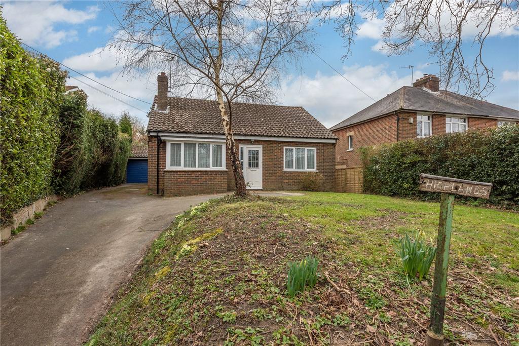 Village Street, Newdigate, Dorking... 3 bed bungalow for sale - £625,000