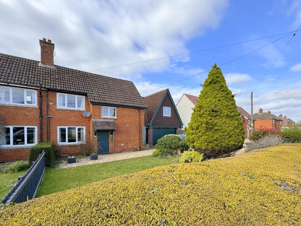 New Road, Bromham, Wiltshire, SN15 2JB 5 bed semi-detached house for ...