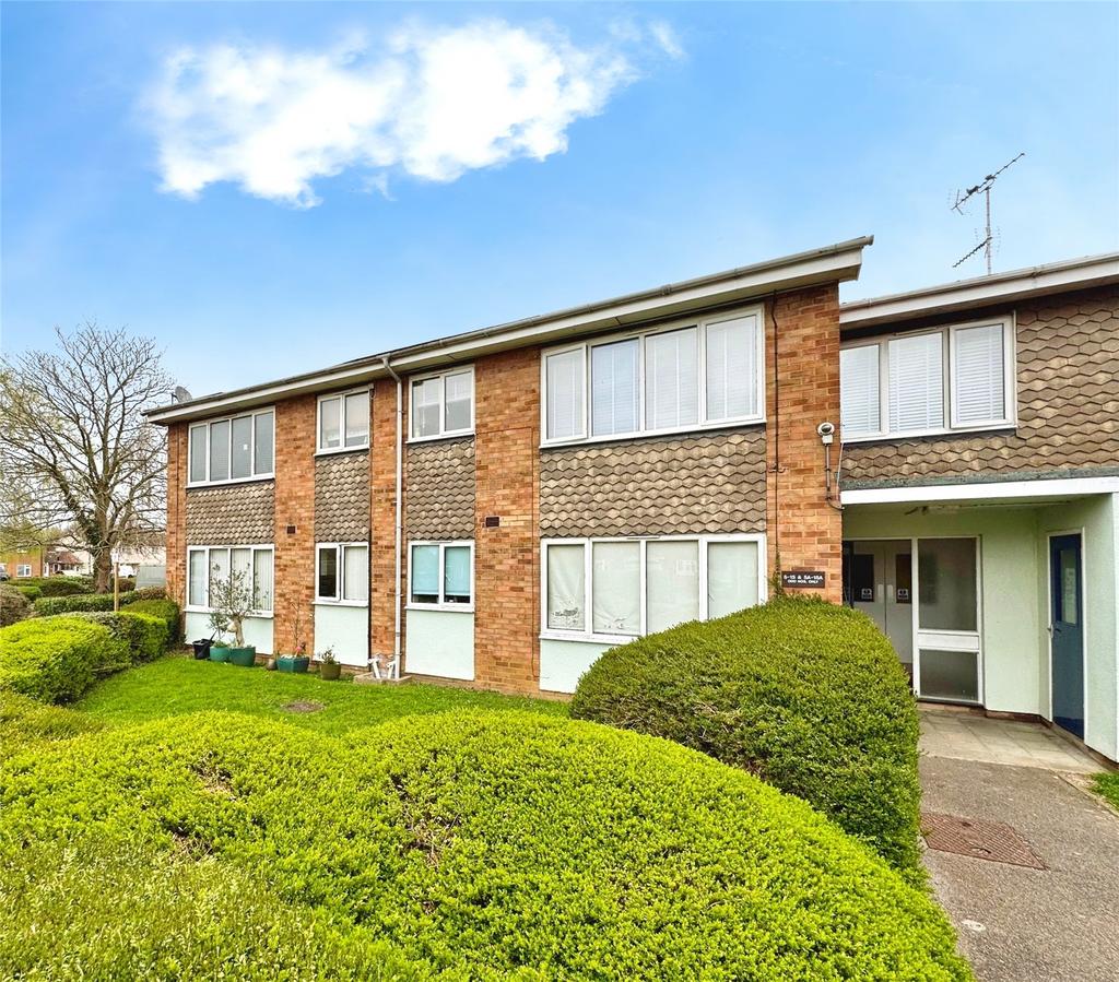 Holloway Crescent, Leaden Roding... 2 bed apartment - £220,000