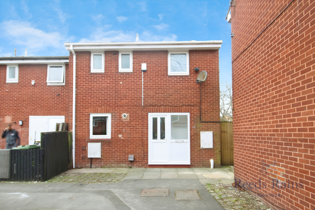 Northfield Place, Leeds LS26 3 bed end of terrace house for sale - £185,000