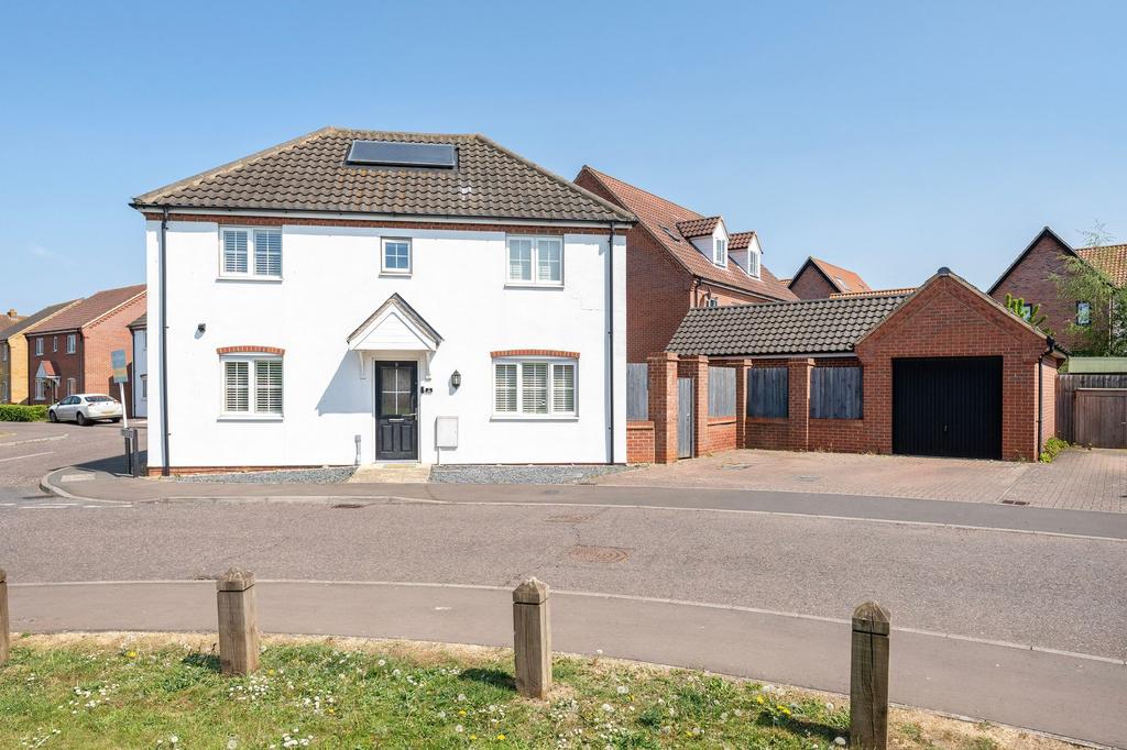 Robin Avenue, Harleston IP20 4 bed detached house for sale - £290,000