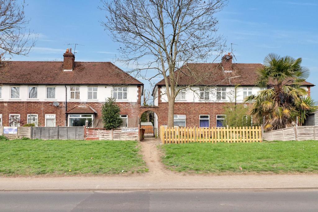 Walton Road, West Molesey, KT8 2 bed maisonette - £350,000