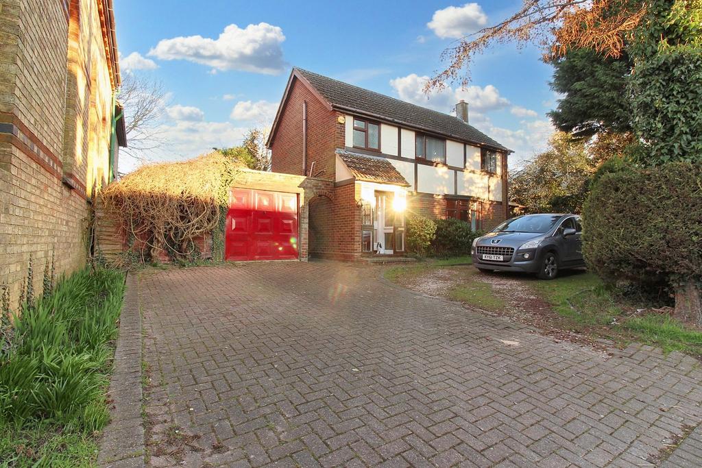 Silver End Road, Haynes, MK45 4 bed detached house for sale - £575,000