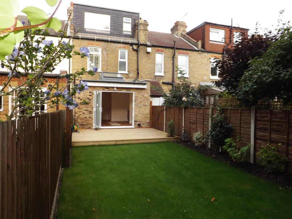 Vernon Avenue, Raynes Park, London, SW20 3 bed terraced house - £3,350 ...