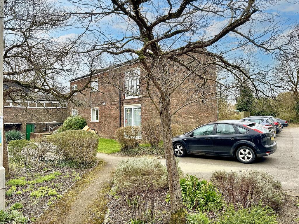 Warren Bank, Milton Keynes MK6 2 bed flat for sale - £185,000