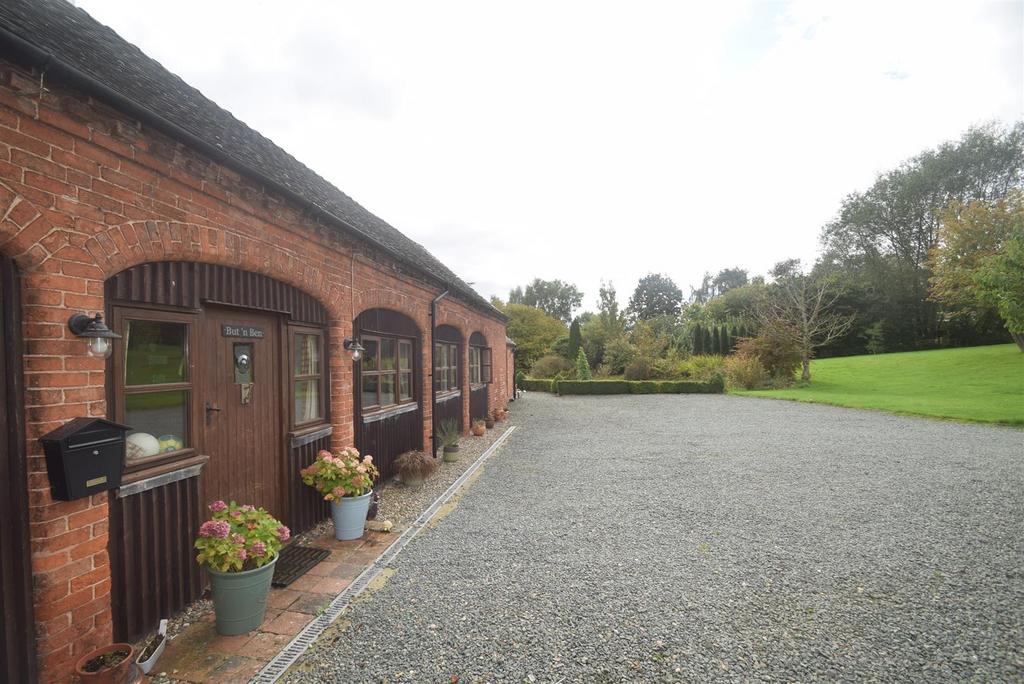 Lower Sutton, Newport 4 bed detached house - £1,600 pcm (£369 pw)