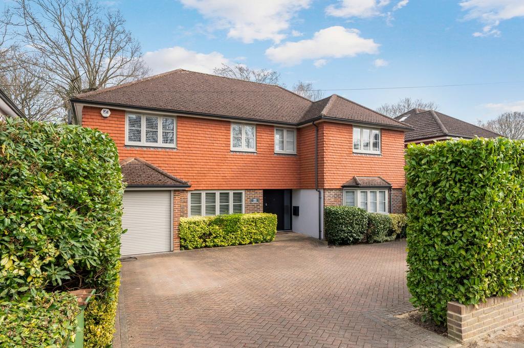 Kenwood Drive, WALTON-ON-THAMES, KT12 5 bed detached house - £1,895,000