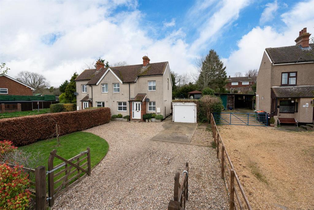 Castle Hill Road, Totternhoe, LU6 1QG 2 bed semi-detached house - £ ...