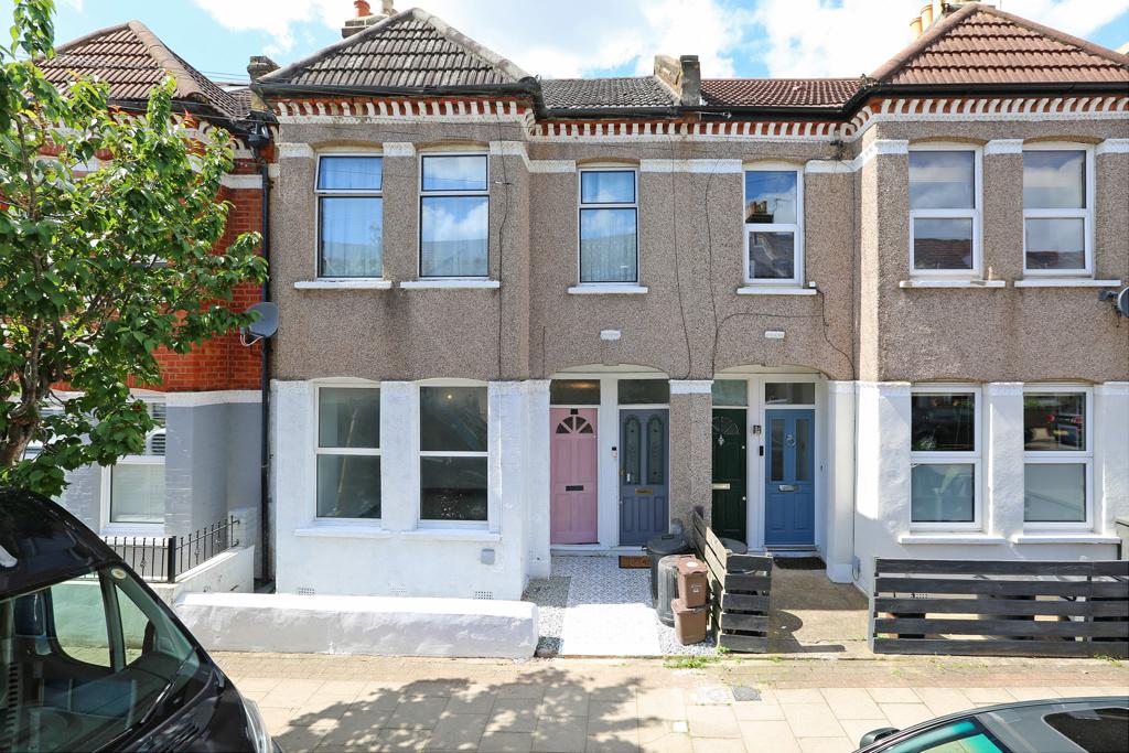 London SW16 2 bed apartment - £2,100 pcm (£485 pw)