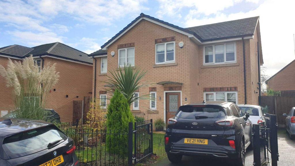 Magna Drive, Manchester M8 3 bed house - £1,600 pcm (£369 pw)