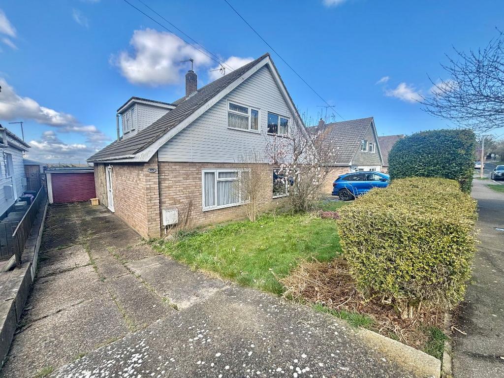 Downer Road North, Benfleet 3 bed chalet for sale - £350,000