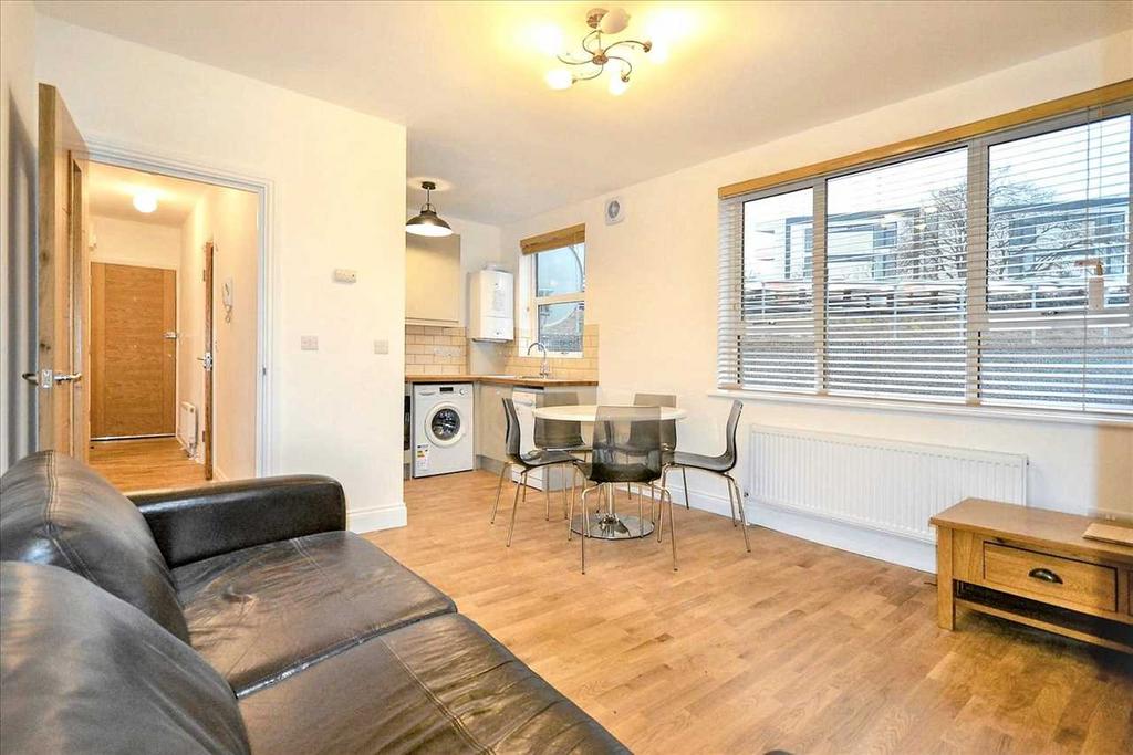 Bollo Lane, Chiswick, Chiswick 2 bed flat - £1,998 pcm (£461 pw)