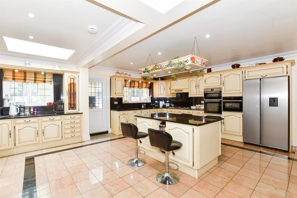 Manor Road, Chigwell, Essex 6 bed detached house for sale - £3,250,000