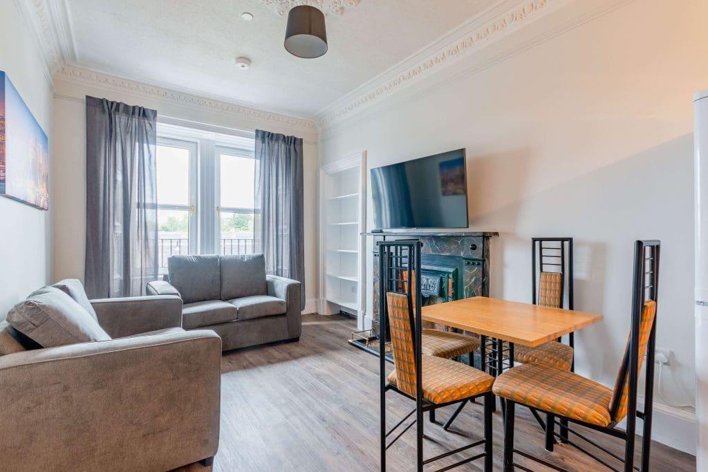 2551L – Merchiston Grove, Edinburgh... 4 bed flat - £2,700 pcm (£623 pw)