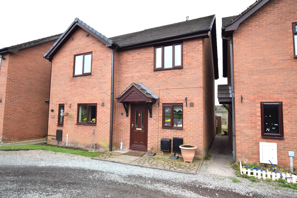 Portland Drive, Market Drayton... 2 bed semi-detached house - £185,000