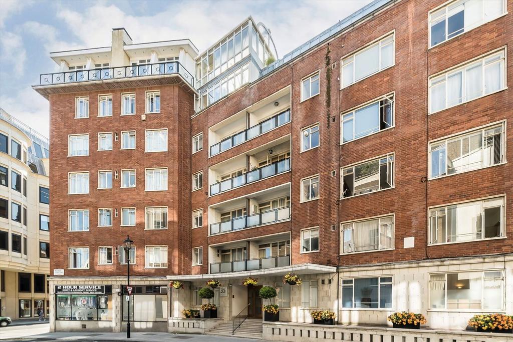 Buckingham Gate, London SW1E Studio - £1,499 pcm (£346 pw)