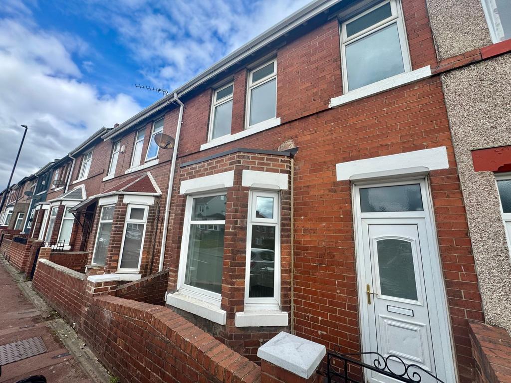 Warwick Terrace, Sunderland SR3 3 bed terraced house - £900 pcm (£208 pw)