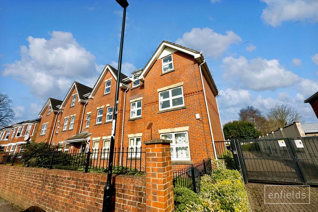 Southampton SO15 2 bed apartment - £195,000