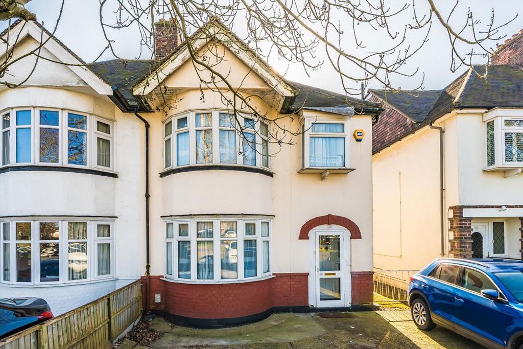 Syon Lane, Isleworth TW7 3 bed semi-detached house for sale - £649,950