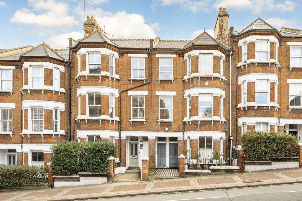 Latchmere Road, London SW11 3 bed flat - £650,000