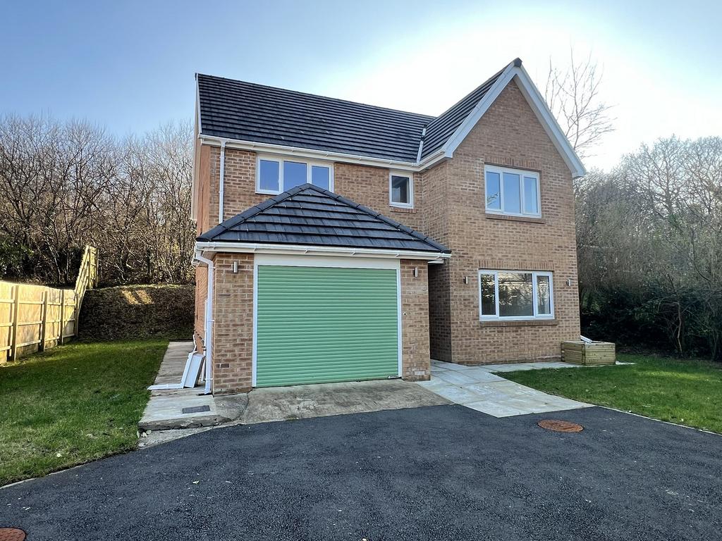 Bishop Road, Garnant, Ammanford... 4 bed detached house for sale - £250,000
