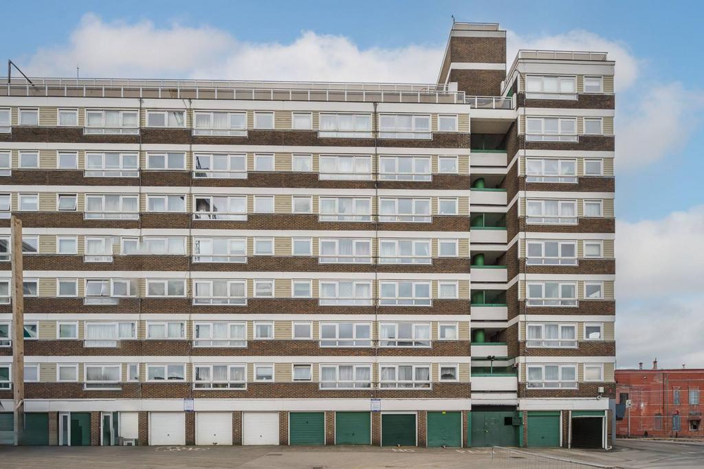 York Way Estate, Islington, London, N7 Studio for sale - £225,000